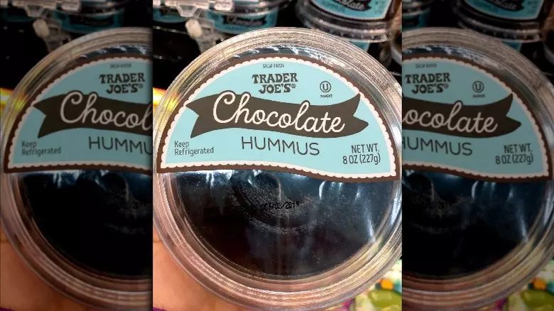 Chidebe cha Trader Joe's chocolate hummus