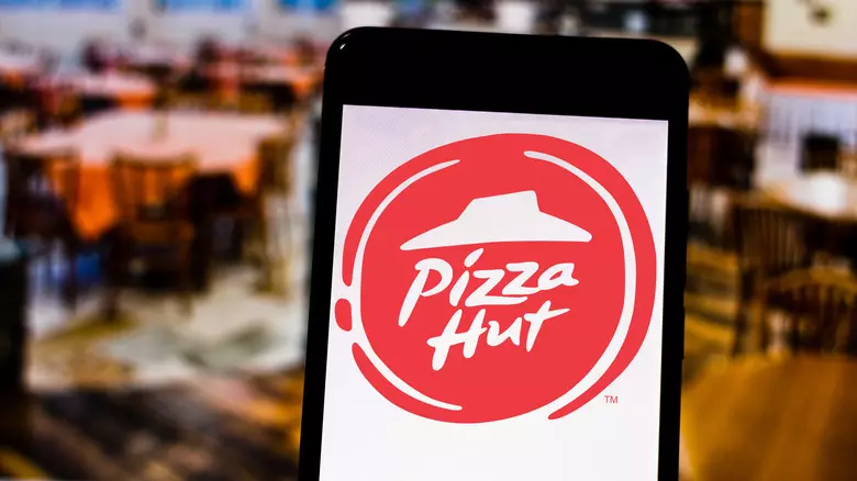 Logo Pizza Hut eo amin'ny efijery finday