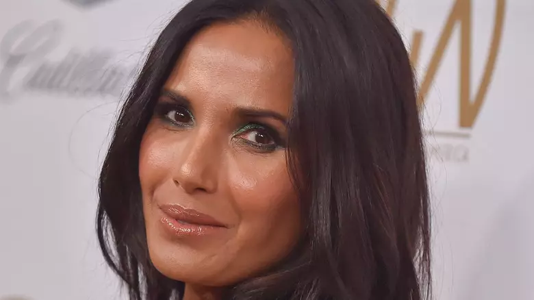 nutup-up Padma Lakshmi, beungeut