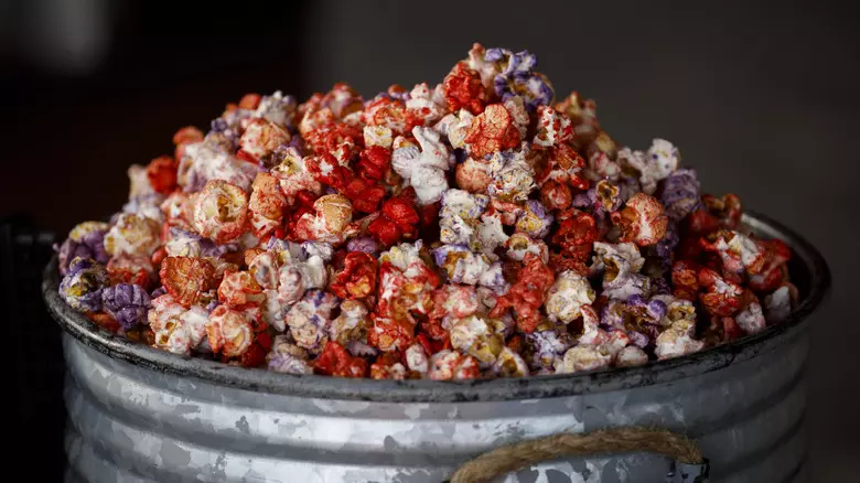 Buicéad miotail lán de Outpost Mix Kettle Corn at Galaxy's Edge