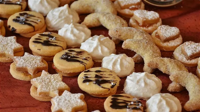 Biscoitos de natal em fileiras