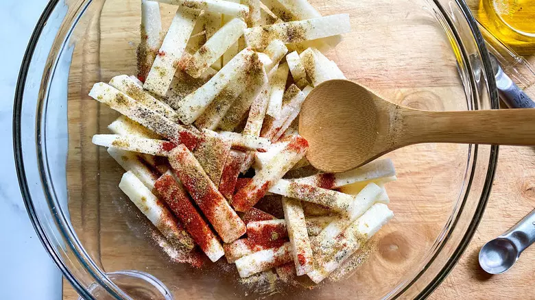 jicama frites dekket med krydder