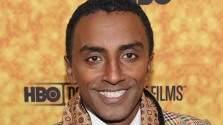 មេចុងភៅ Marcus Samuelsson ញញឹម