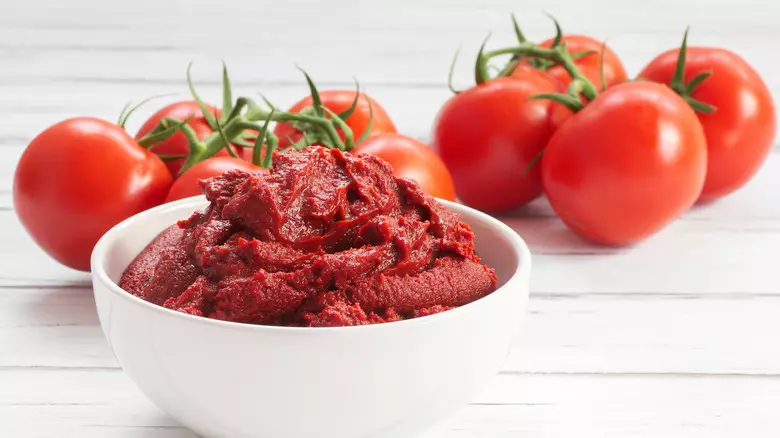 tomato paste û tomato