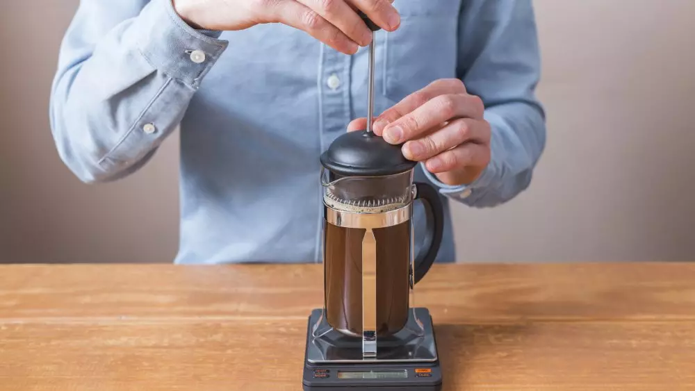 Préparation du café presse française