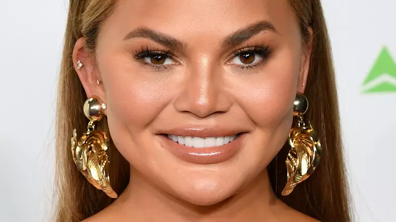 Chrissy Teigen oo dhoola cadeynaya