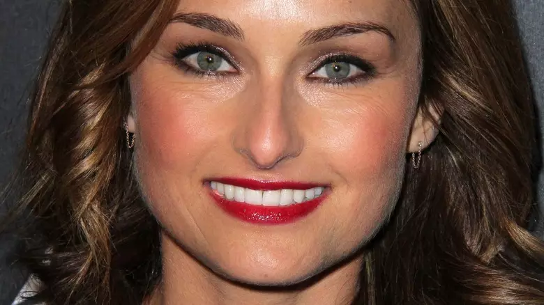 Giada De Laurentiis yn gwenu