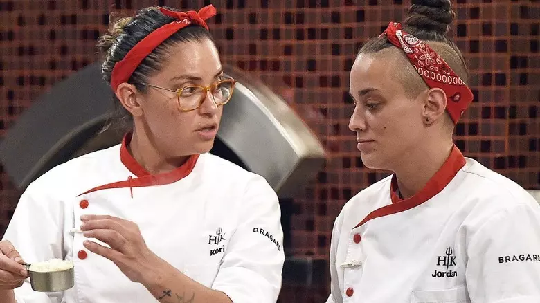 dua juru masak di Hell's Kitchen