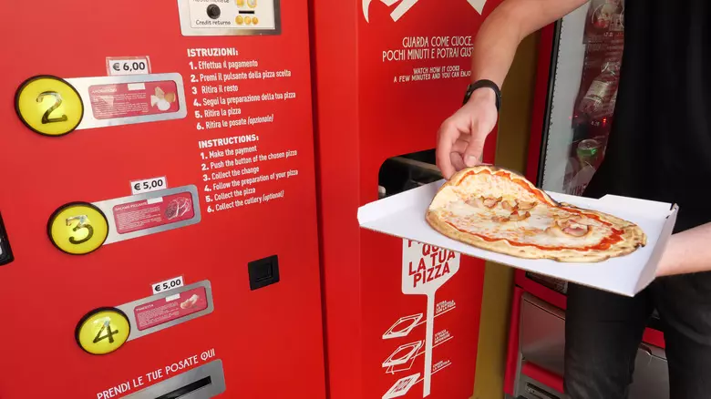 Pizza ATM ag taispeáint pizza