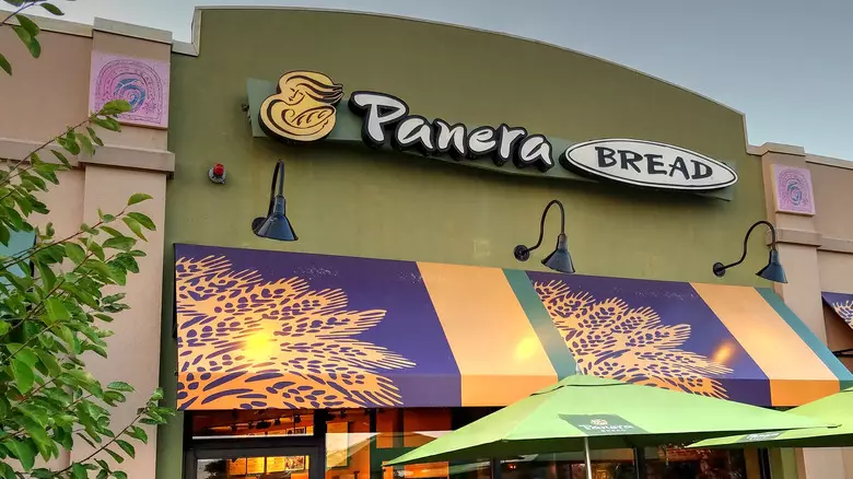 fora d'una ubicació de pa de panera