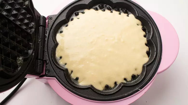 pastella per waffle su piastra per waffle