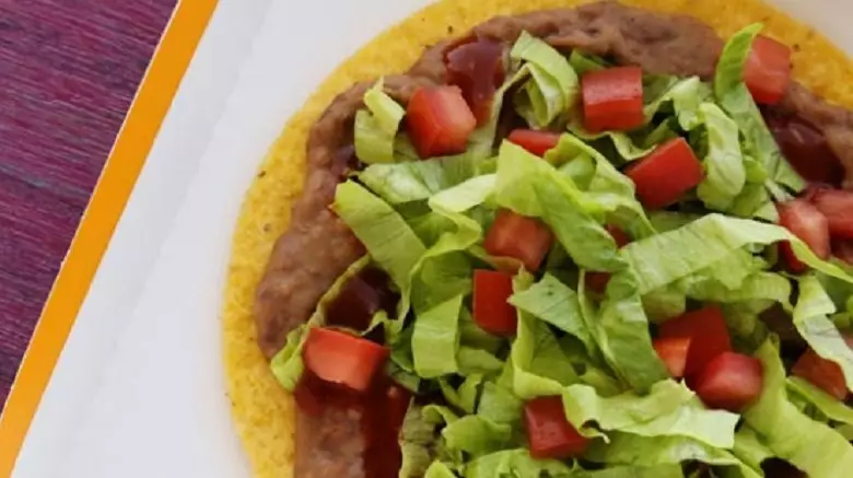 කුළුබඩු සහිත tostada