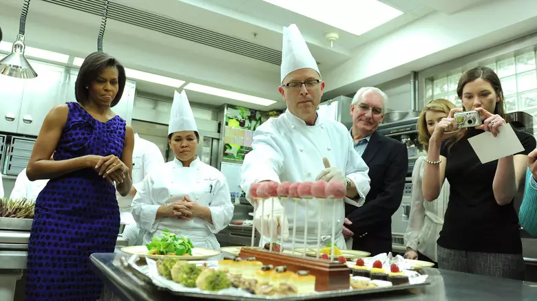 Bill Yosses con Michelle Obama alla cucina della Casa Bianca