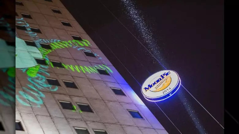 Moonpie брошен для nye