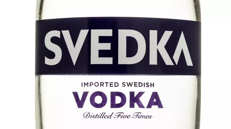 svedka kirkas pullo valkoinen tausta