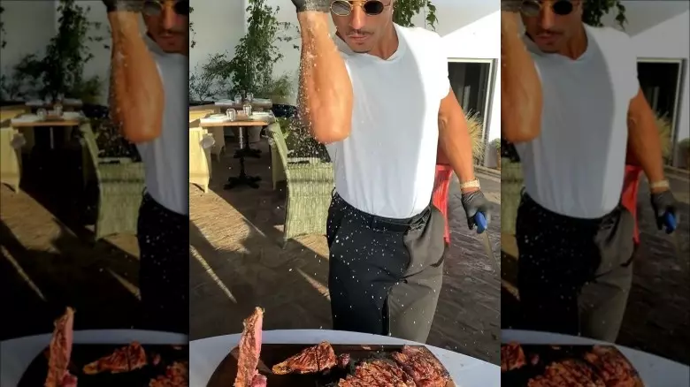 Pse nuk mund t'u besoni komenteve për restorantin më të ri të Salt Bae 28690_2