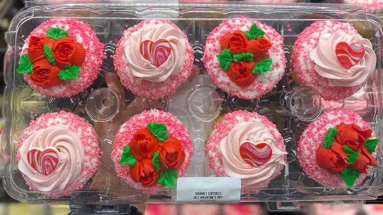 Sam's Clubs Valentine-cupcakes