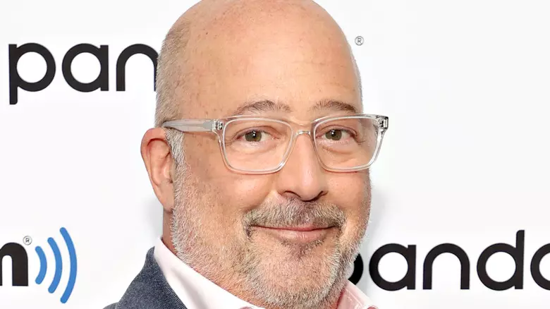 Andrew Zimmern tertembak di kepala