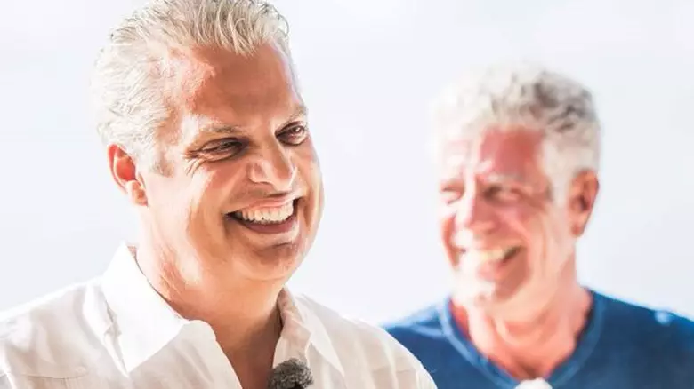 Ripert và Bourdain mỉm cười