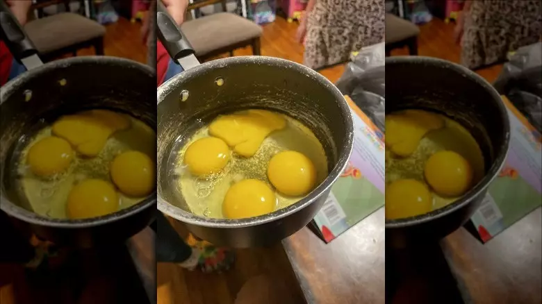 egg sprukket i gryte