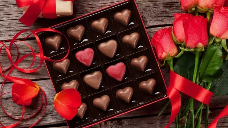 Chocolates e rosas de San Valentín