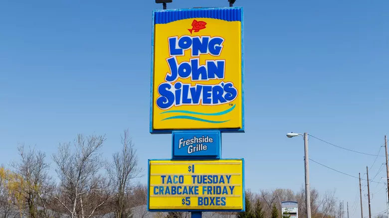 Semnul restaurantului lui Long John Silver