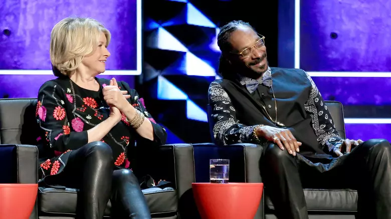 Ο Snoop Dogg και η Martha Stewart στη σκηνή στο Comedy Central Roast του Justin Bieber