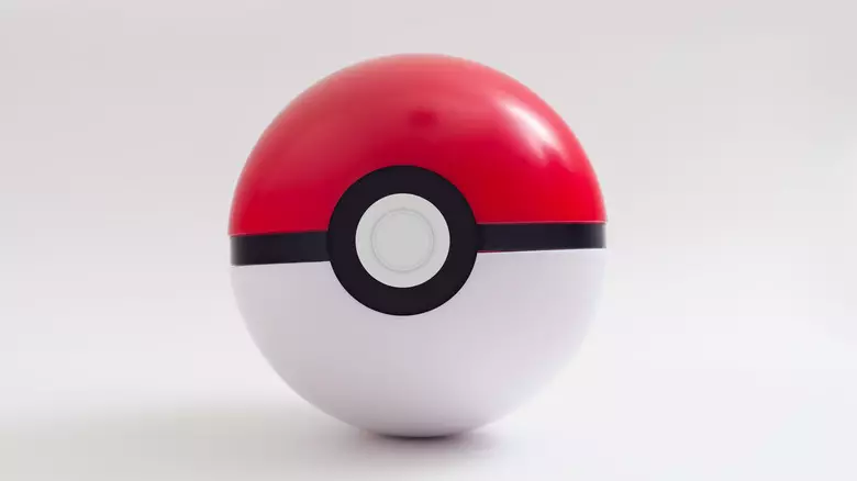 Poké Ball op wäissen Hannergrond