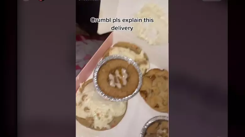 TikTok montrant une livraison de cookies Crumbl bâclée