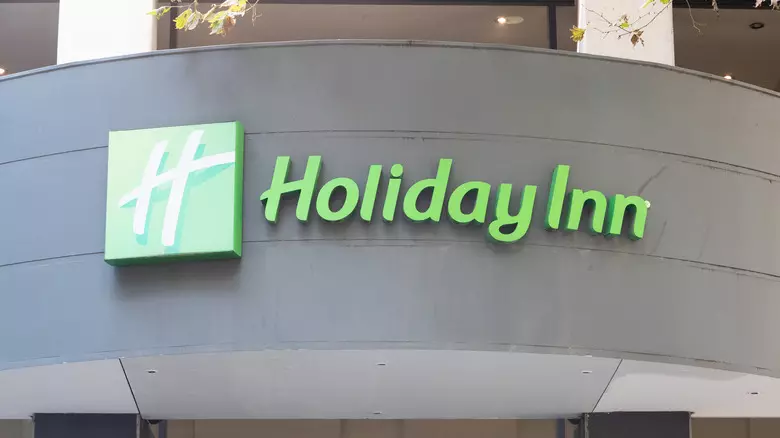 Holiday Inn zīmes zaļais raksts
