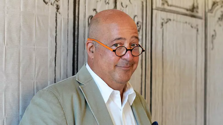 Andrew Zimmern mijery ny fakantsary