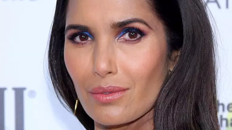 Padma Lakshmi ýylgyrýar