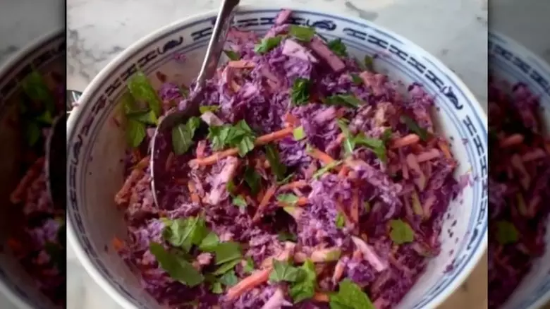 රතු ගෝවා chipotle coleslaw