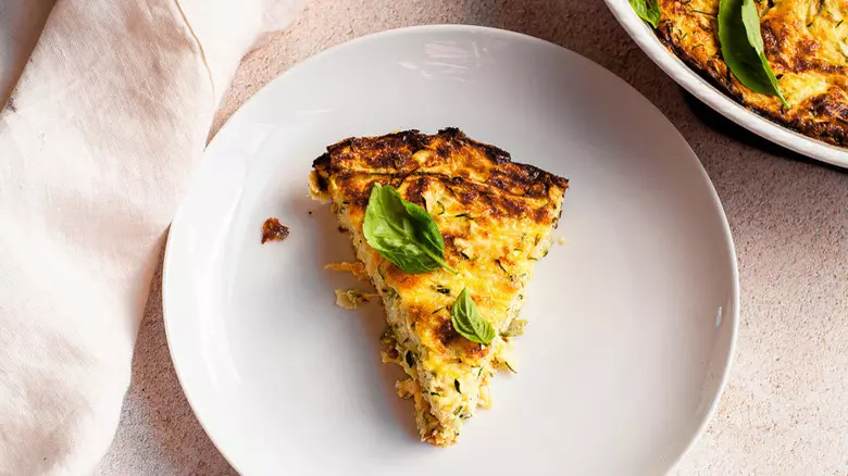 तुलसीको पातले सजाइएको Quiche