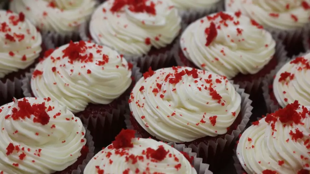 Cupcakes de veludo vermelho da padaria Jozettie's Cupcakes