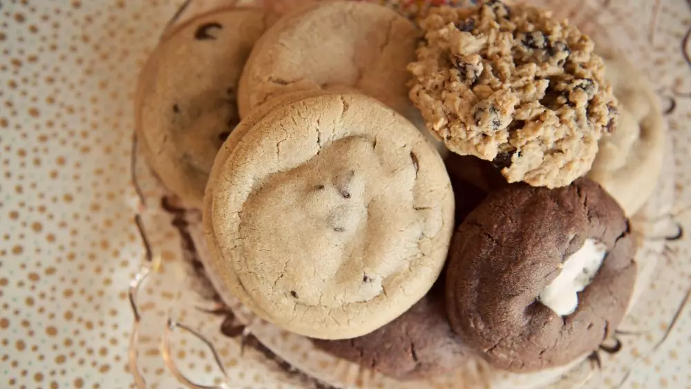 Milk Jar Cookies šokoladiniai sausainiai iš kepyklos