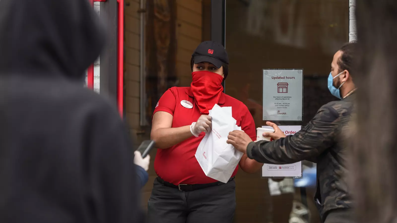 Jinsi Wafanyikazi wa Chick-Fil-A Wanahisi Kusimama Nje Katika Hali Ya Hewa Iliyokithiri