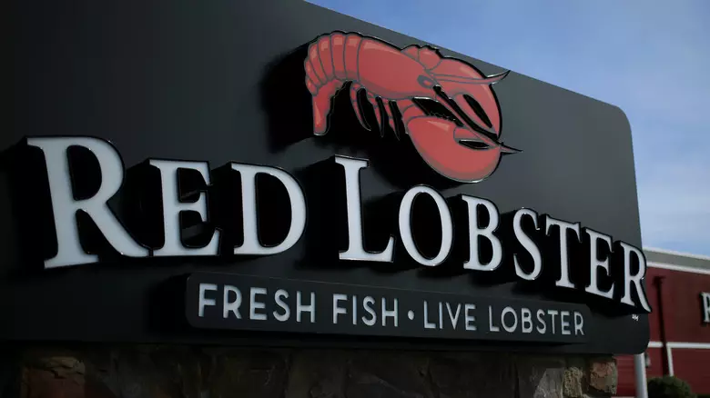 ნიშანი Red Lobster ზღვის პროდუქტების რესტორნის ფრენჩაიზის ადგილას