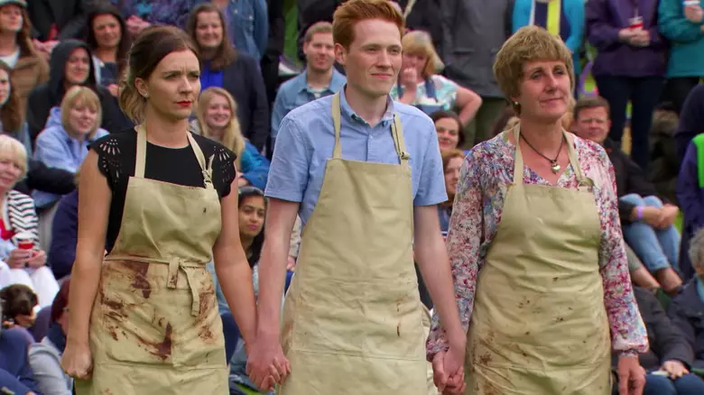 Jane Beedle e finalistas de Great British Bake Off