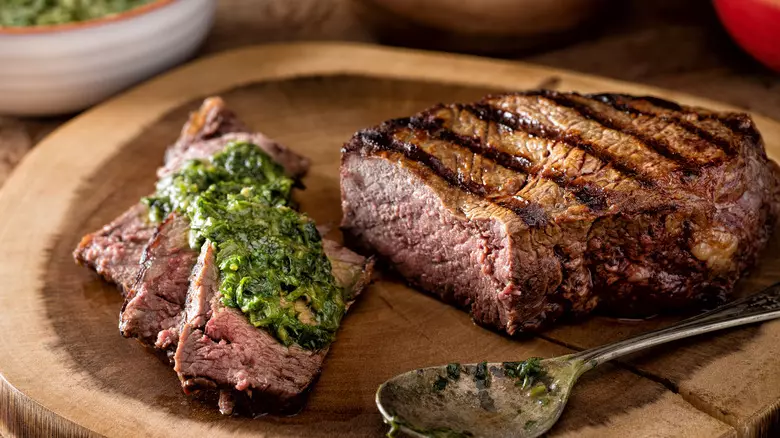 Steak dengan chimichurri