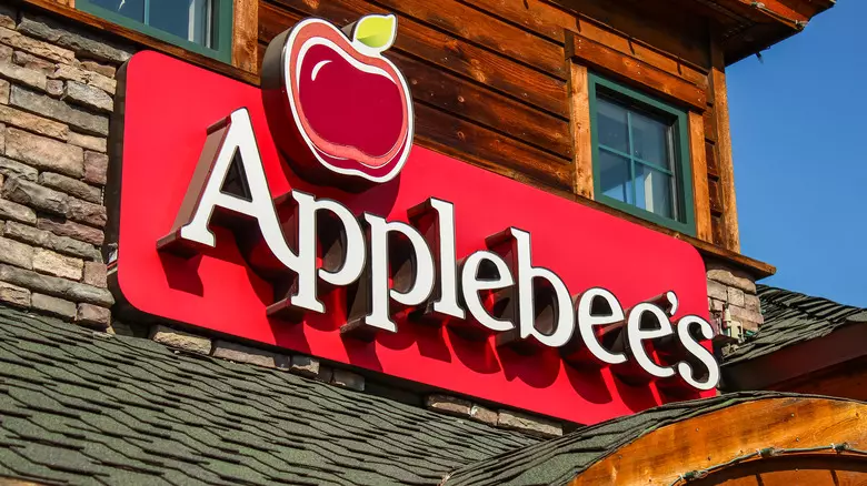 Applebee розеткасының сыртында