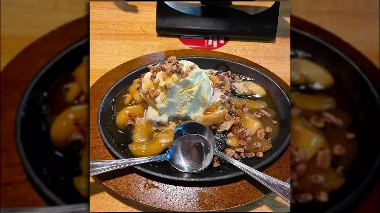 Applebee's дүкеніндегі Sizzlin' Caramel алма аққұбасы