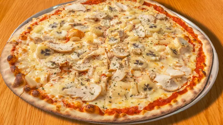 savory banana pizza