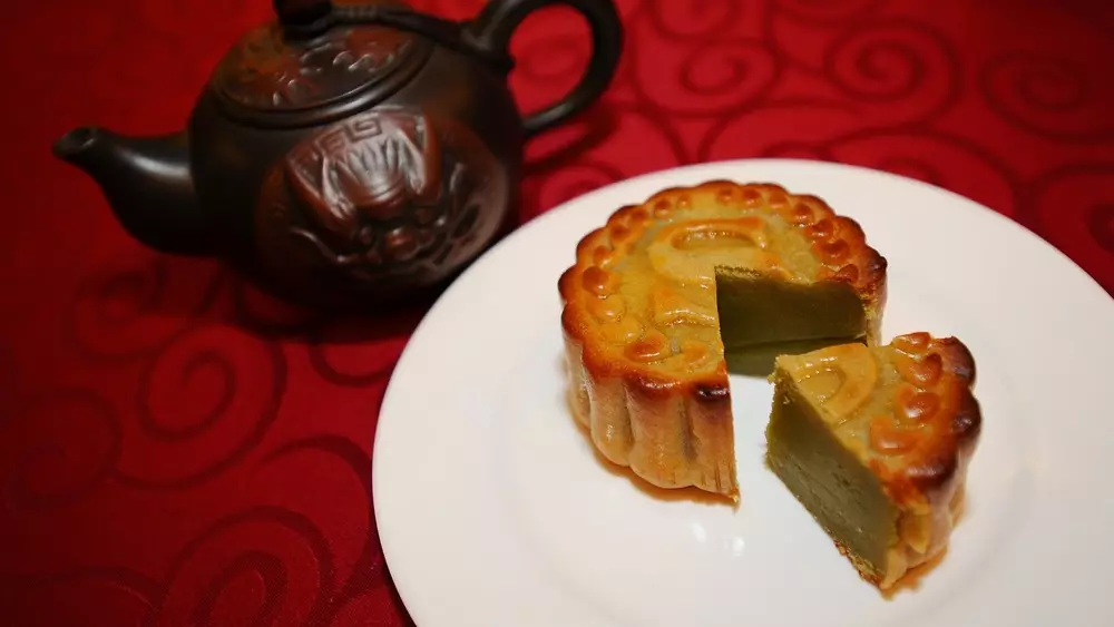 پليٽ تي mooncake