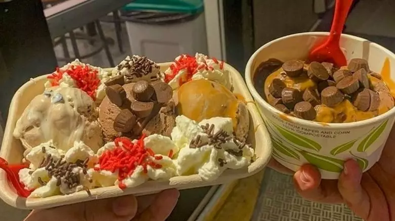 Porzioni di gelato alla mucca che ulula