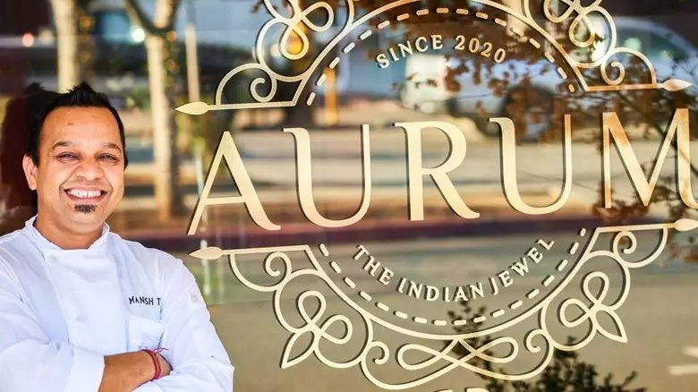 Manish Tyagi fóra do restaurante Aurum