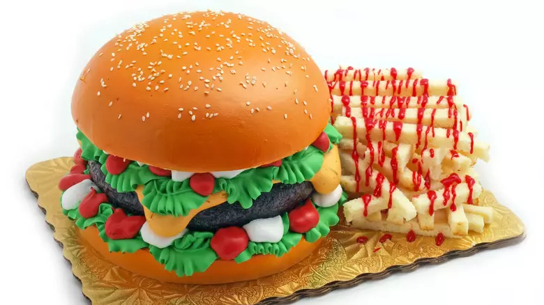 burger ifatika hamwe na cake