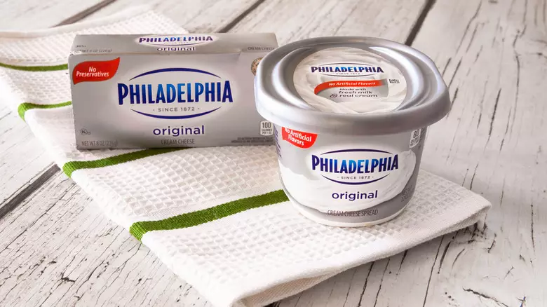 mga pakete ng philadelphia cream cheese