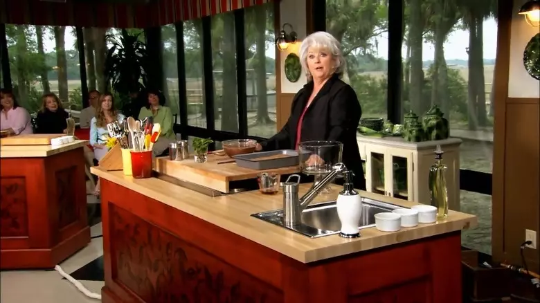 Paula Deen yn Paula's Party seizoen 1