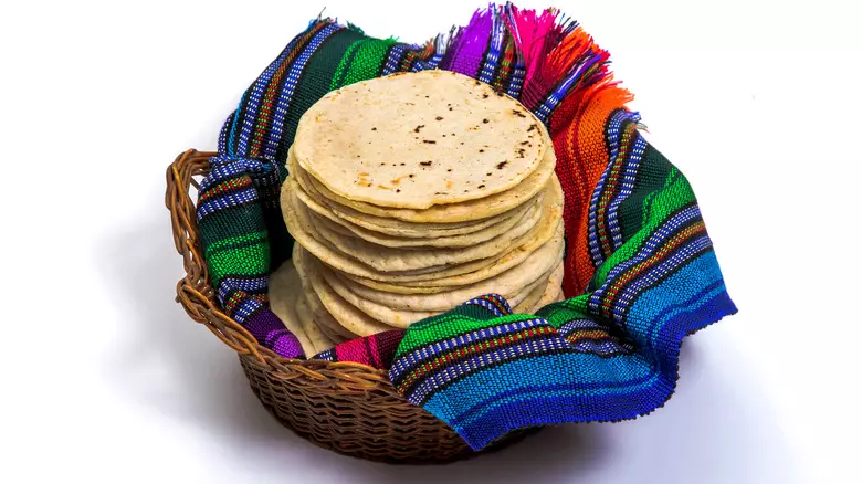 လက်လုပ်ပြောင်းဖူး tortillas